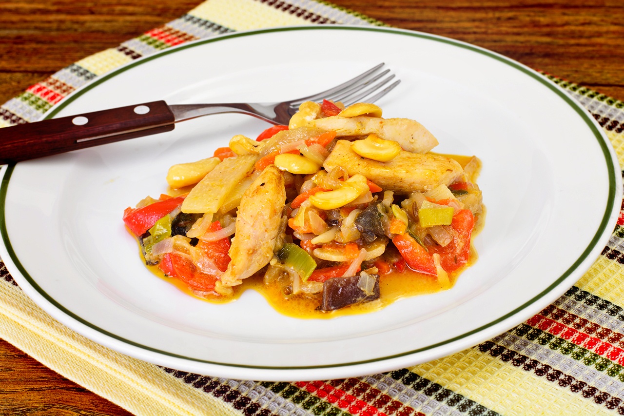 Receita de Frango com tomate e castanha de caju