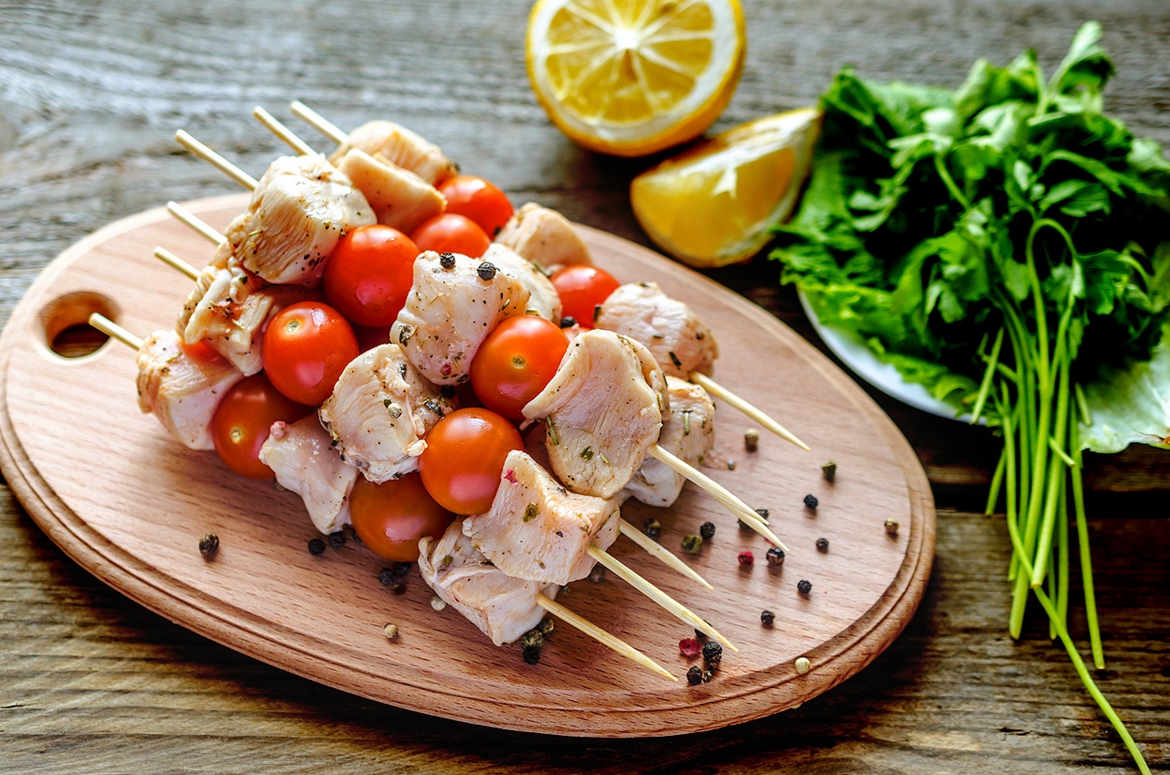 Receita de Espetos de frango com tomate