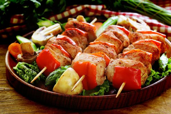 Receita de espeto de peito de peru e pimentão