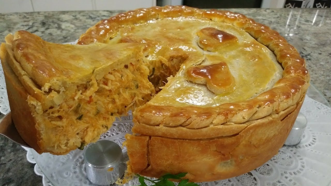 Torta de frango com massa de empada: uma versão irresistível!