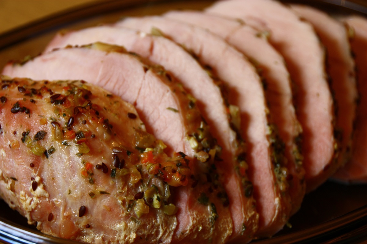 Como fazer um pernil fatiado assado para servir nos dias especiais ...