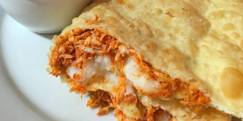 Pastel de frango com catupiry com gostinho de feira e sequinho