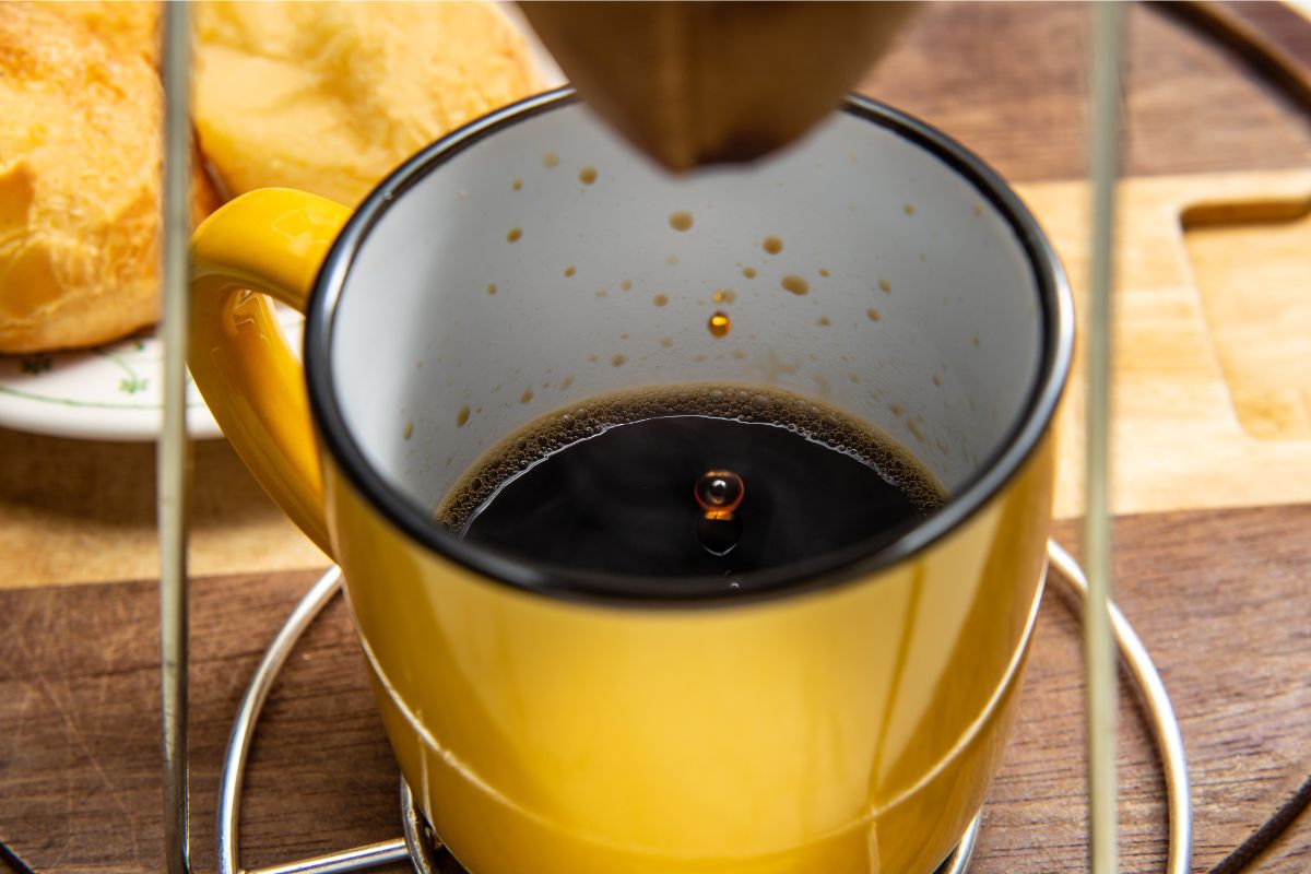 Como fazer um café coado perfeito? Receita fácil pra vida toda ...