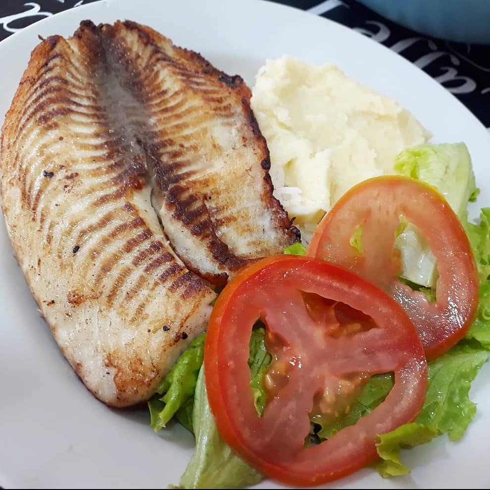 Receita prática de filé de peixe grelhado na airfryer bem sequinha