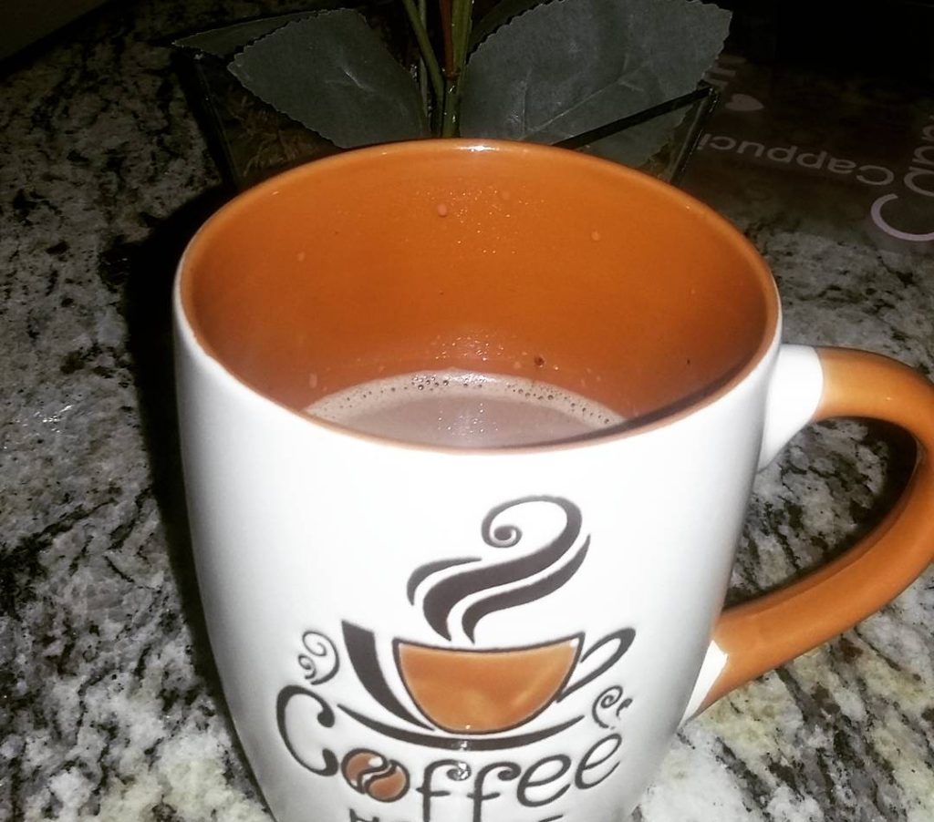 Receita de café com chocolate quente bem cremosa e deliciosa demais