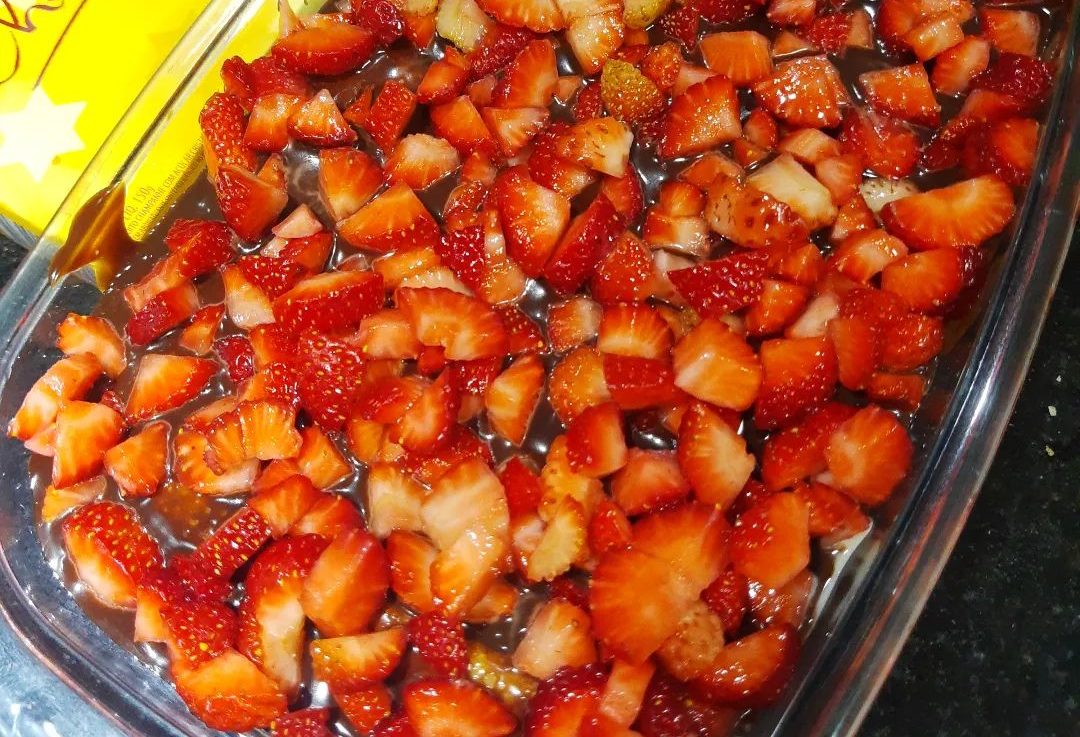 Pavê de nutella e morangos pronto rapidinho e mesmo uma delícia