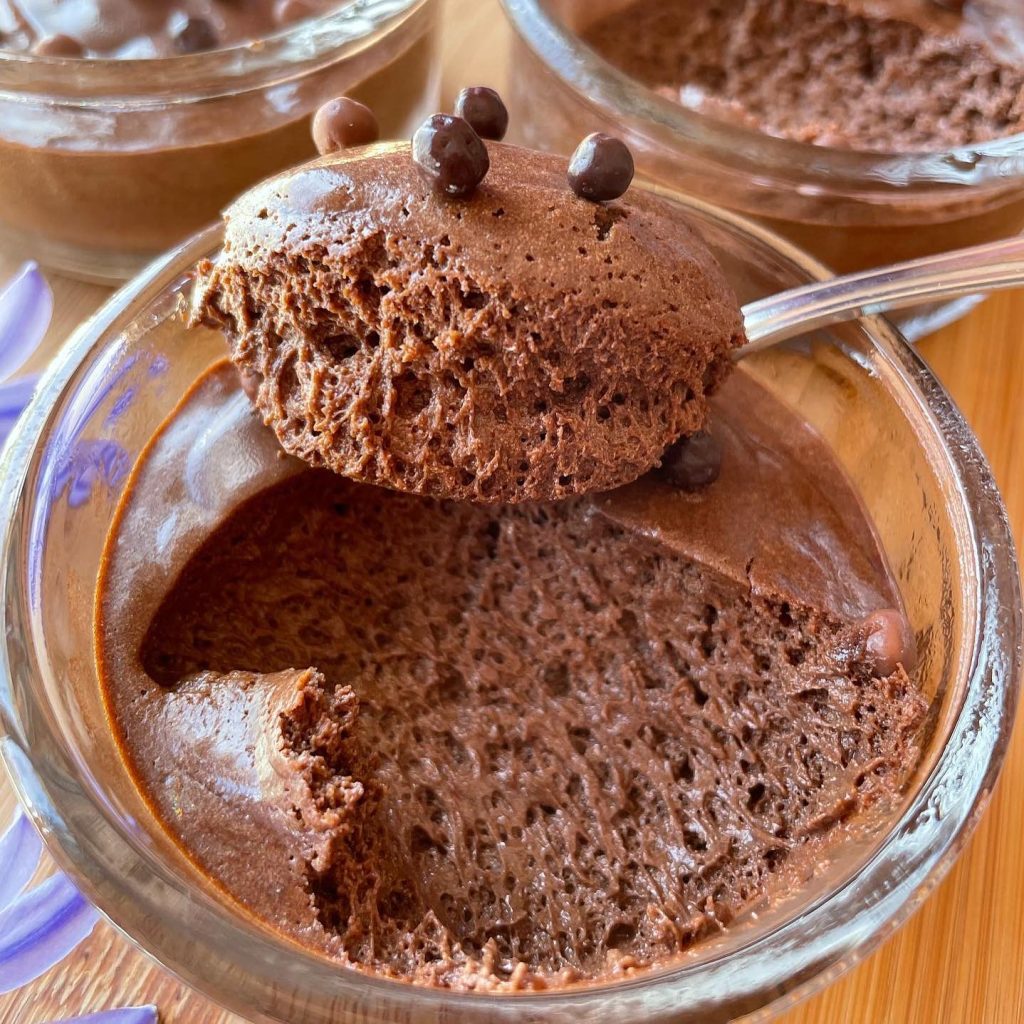 Mousse de chocolate com chantilly mega prático para não passar vontade