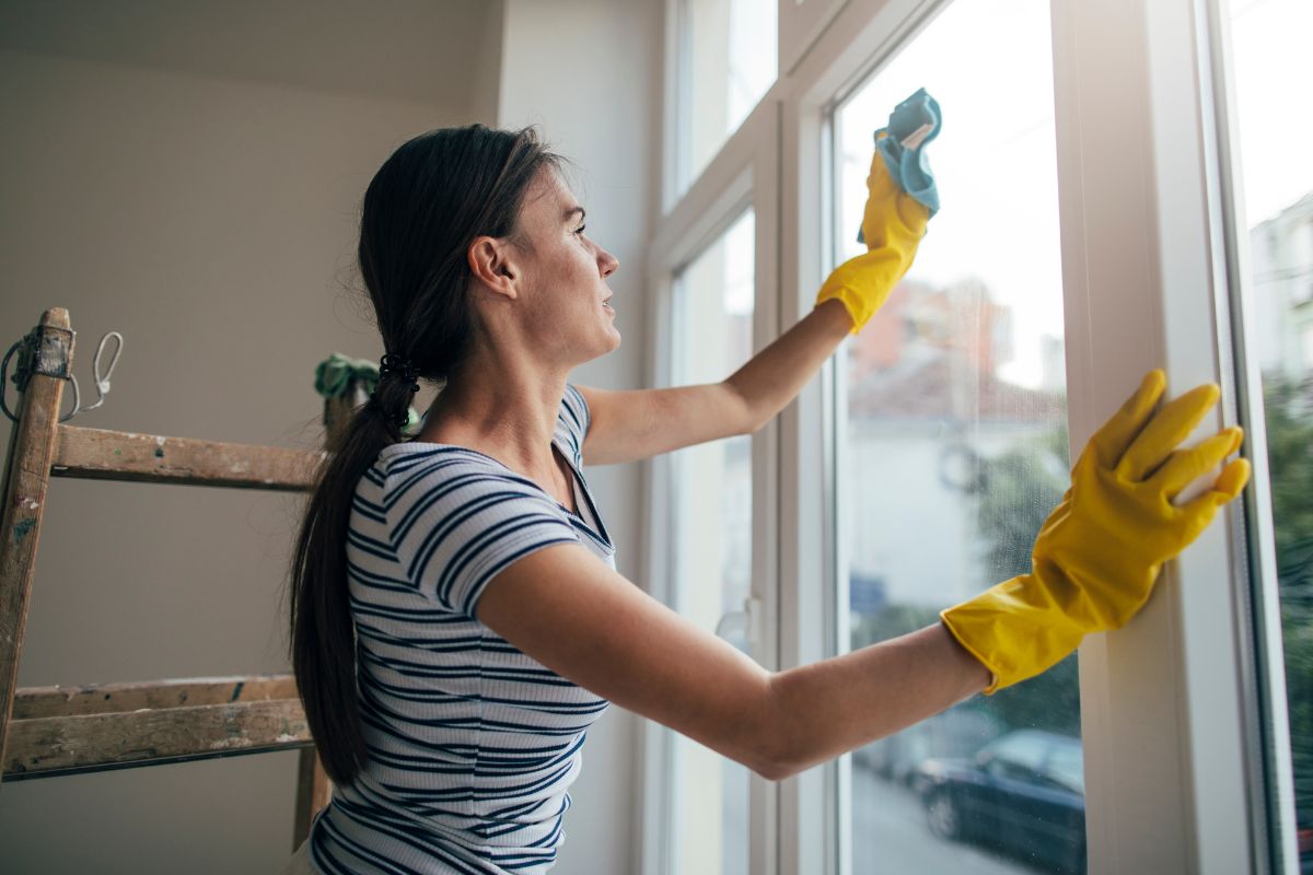 Como limpar janelas de forma eficiente e rápida que toda dona de casa vai amar - Receitinhas