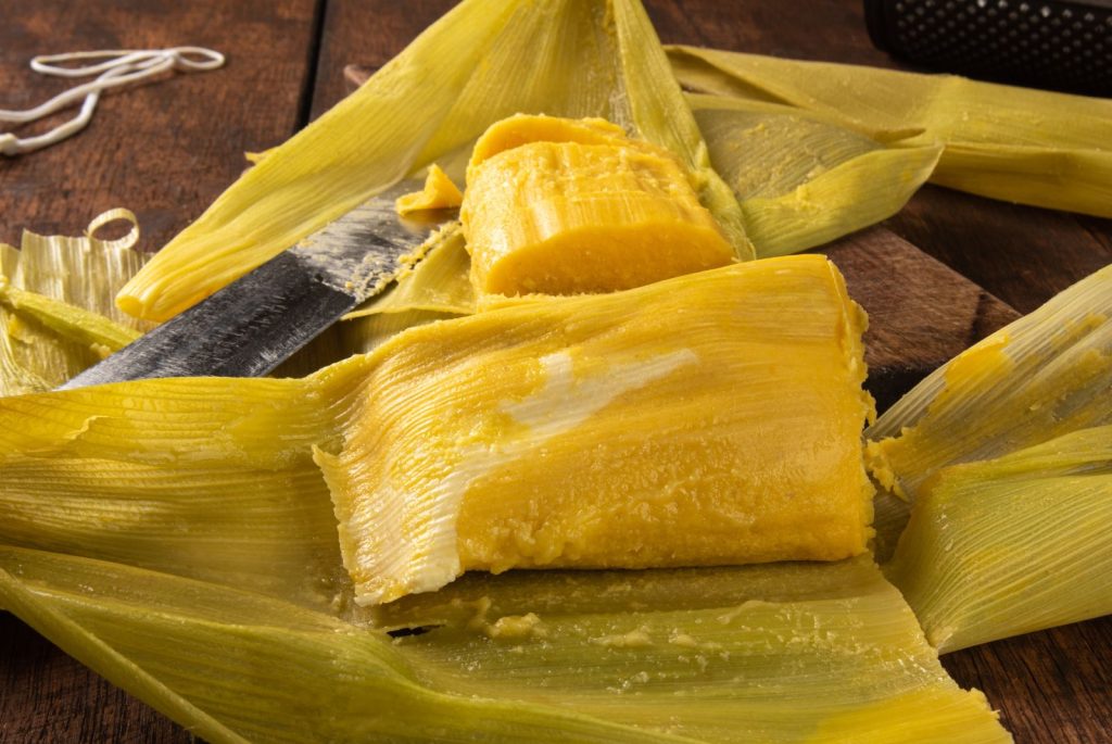 Como fazer pamonha em casa de forma prática, sem mela-mela, deliciosa ...