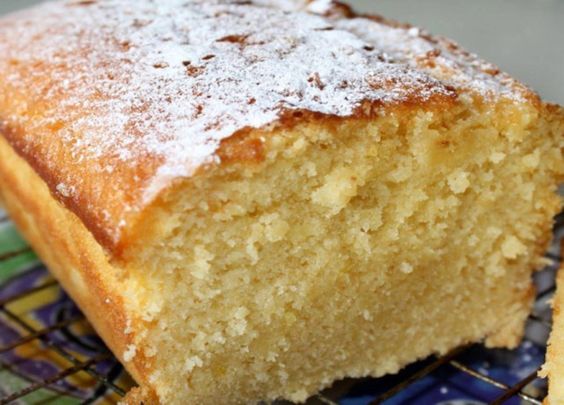 Bolo de ricota | Receita simples, fofinha, úmida e rápida