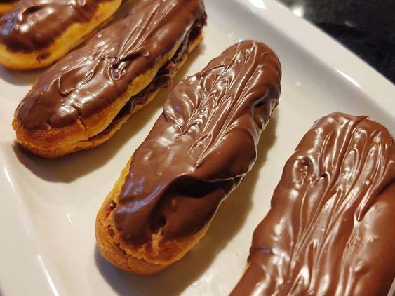 Bomba de chocolate que fica melhor que os das padarias