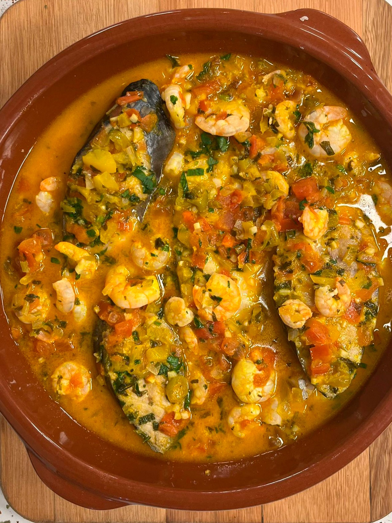 Fazer uma receita dos sonhos sem complicação: peixada com camarão