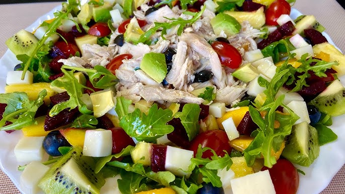 Salada mega nutritiva com frango perfeita para dietas deliciosas